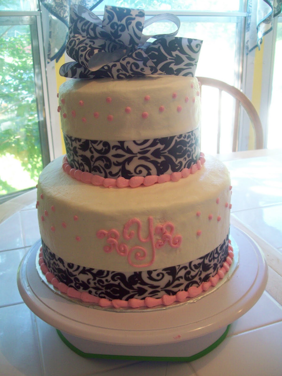 BB Cakes: Damask and baby pink cake