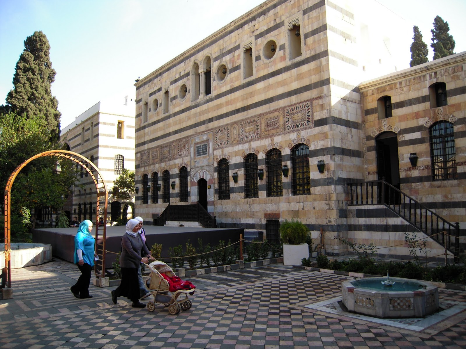 Trip around Asia: Damas