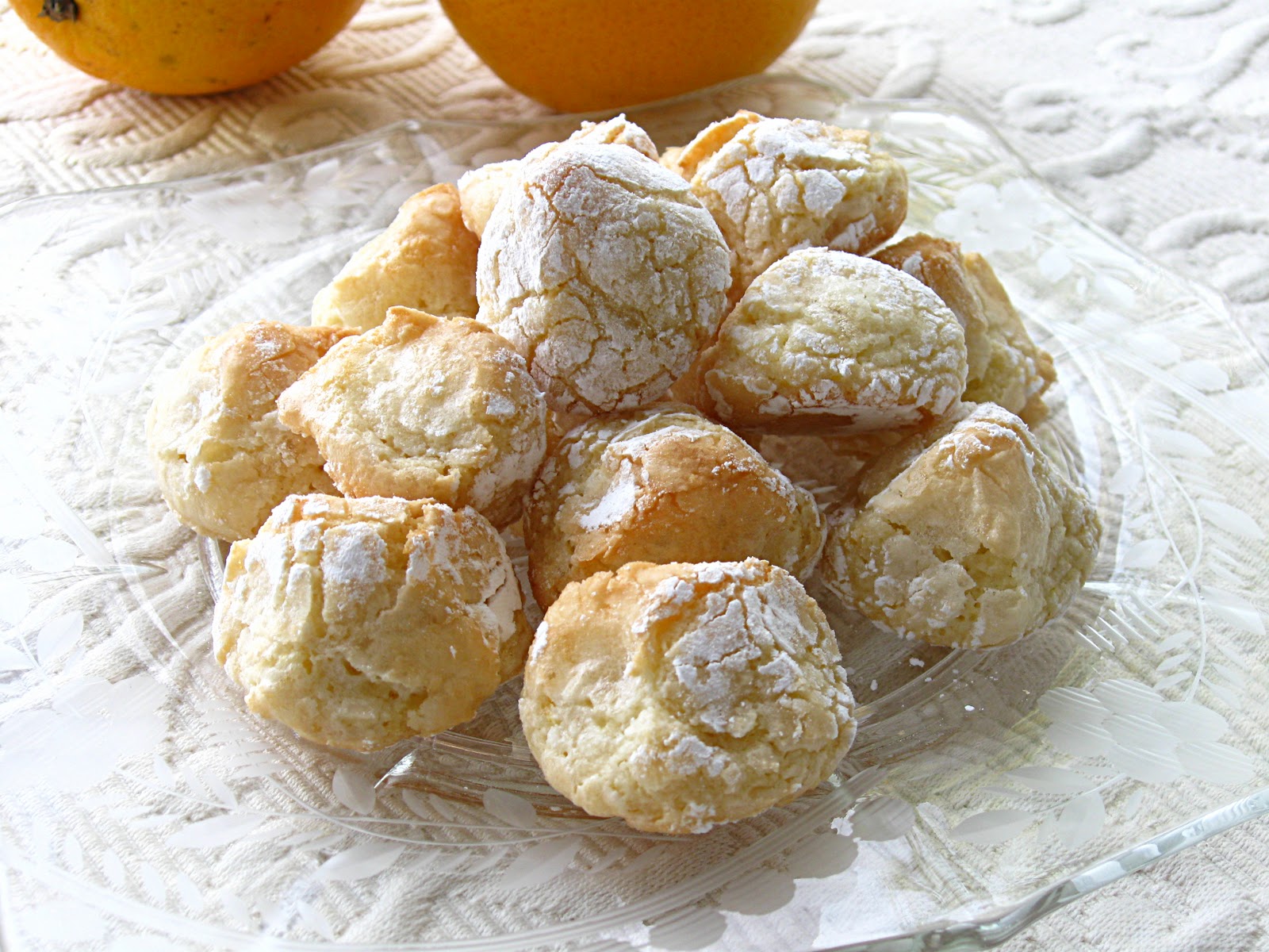 All That Splatters: Weekend Blog Showcase: Orange-Scented Macaroons