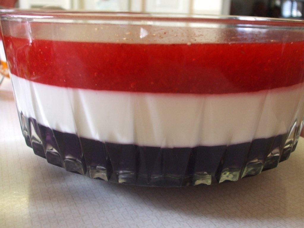 The Roberts' Recipe File: Layered Jello Salad