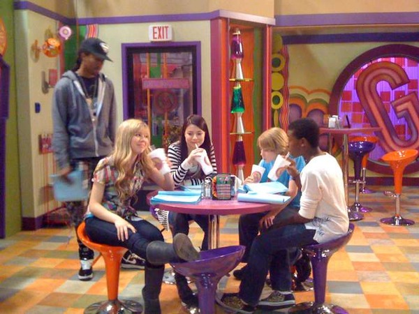 iCarly: un adelanto a RENUNCIO A ICARLY....no te lo pierdas este ...