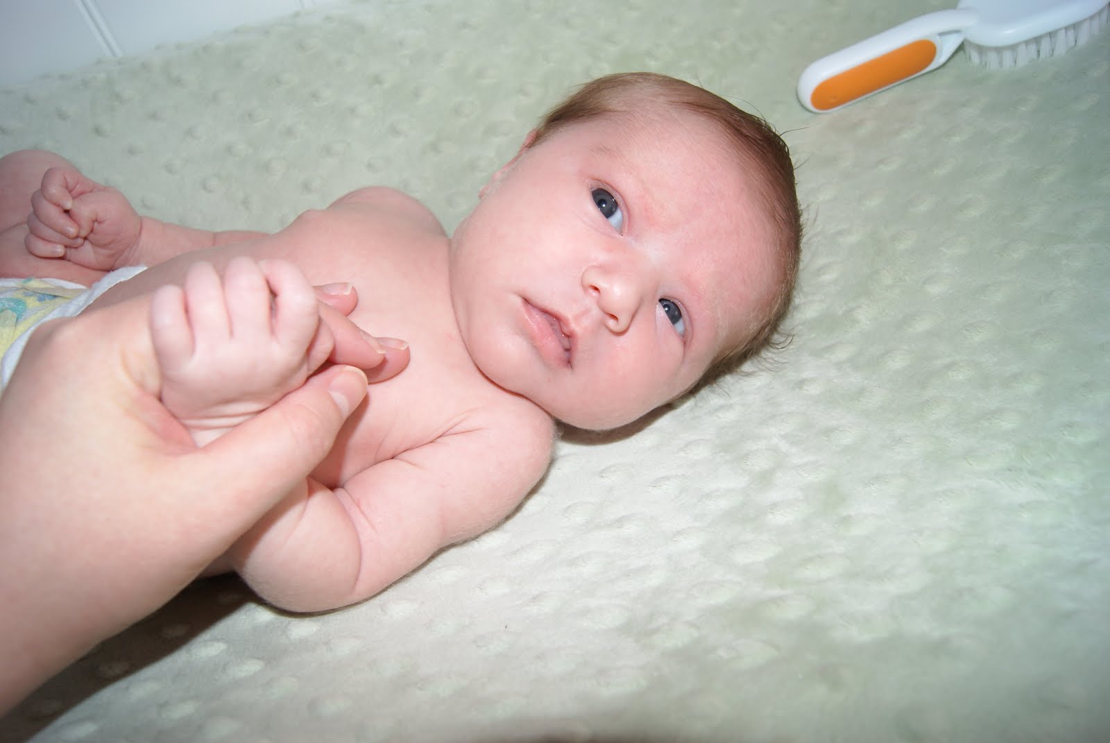 Emma's Growing Blog: Emma's got a belly button!