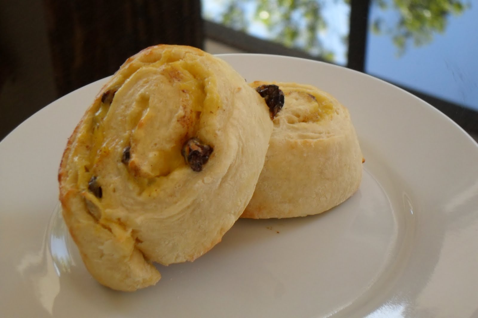 Kiwi Cooking Creations: Cinnamon, Raisin & Custard Scone Rolls