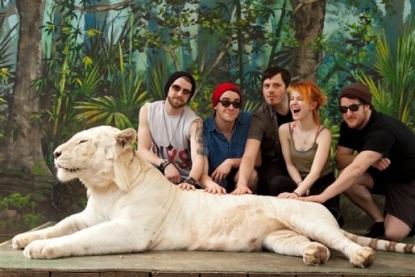 Amusing Pics: Celebrities and animals