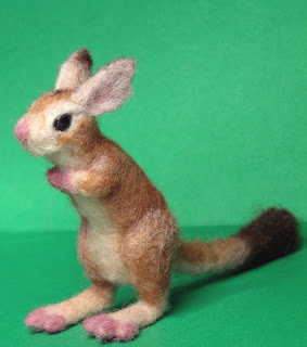 Needle Felted Animals - Cretur Fetur: Yaaay, Springhaas is done!