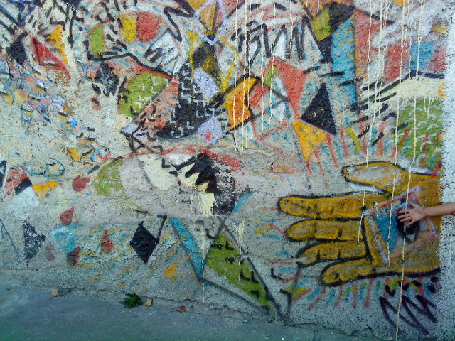 Fernando Emilio Saavedra Palma: GRAFFITI DE MANO EN MANO…