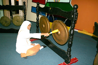 Unique things in Brunei: Sounds of Brunei: Gulingtangan