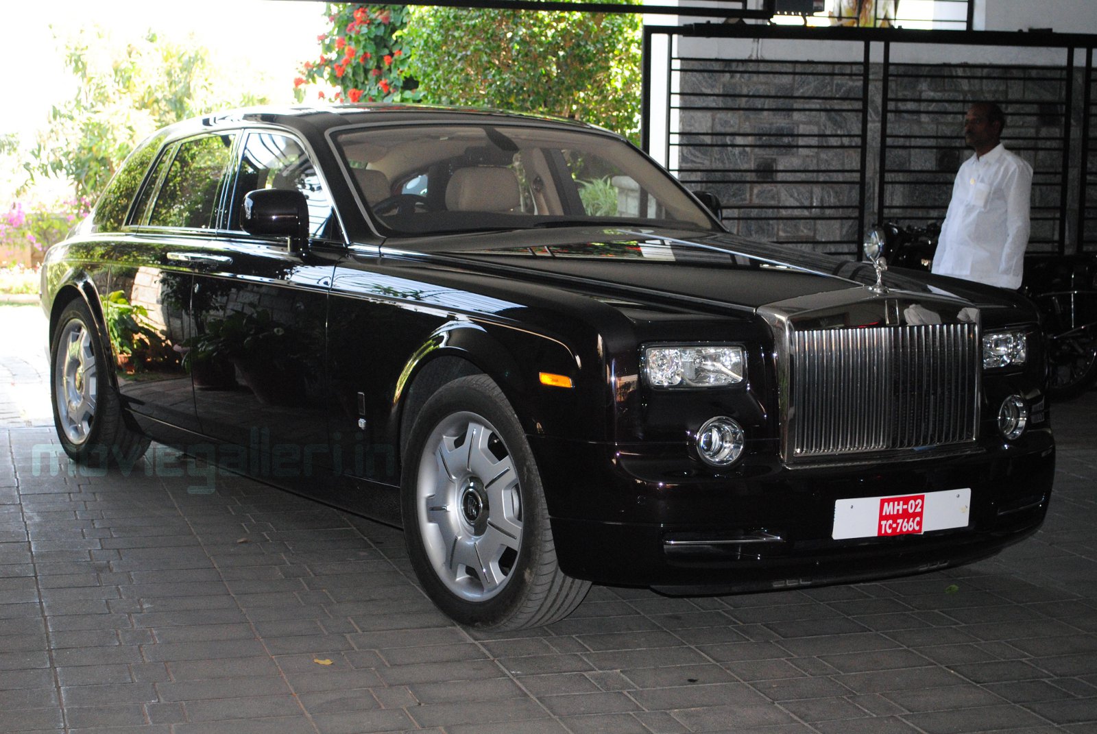test: Chiranjeevi New Rolls Royce Car Pics, Rolls Royce Pantom Car Images