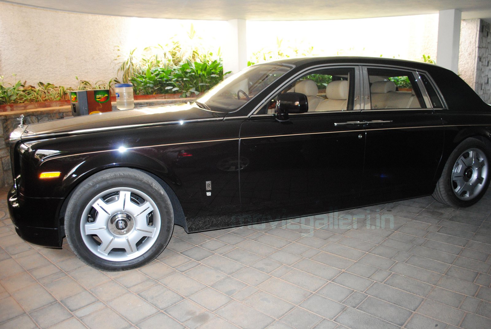 test: Chiranjeevi New Rolls Royce Car Pics, Rolls Royce Pantom Car Images