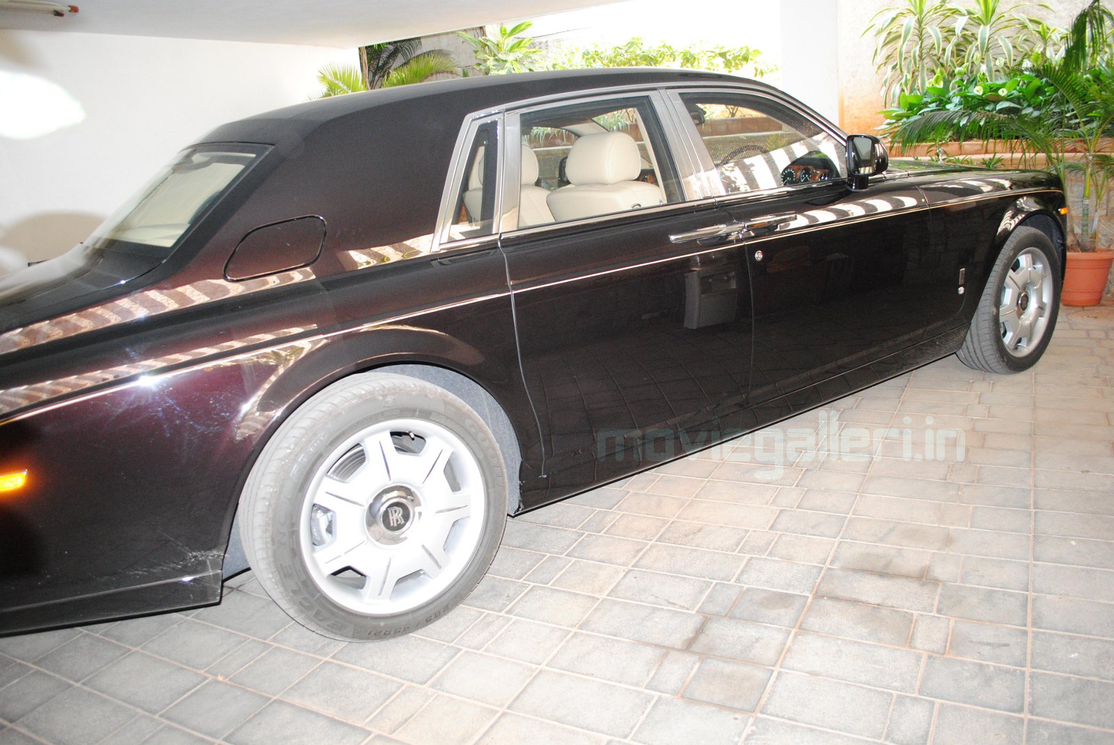 test: Chiranjeevi New Rolls Royce Car Pics, Rolls Royce Pantom Car Images