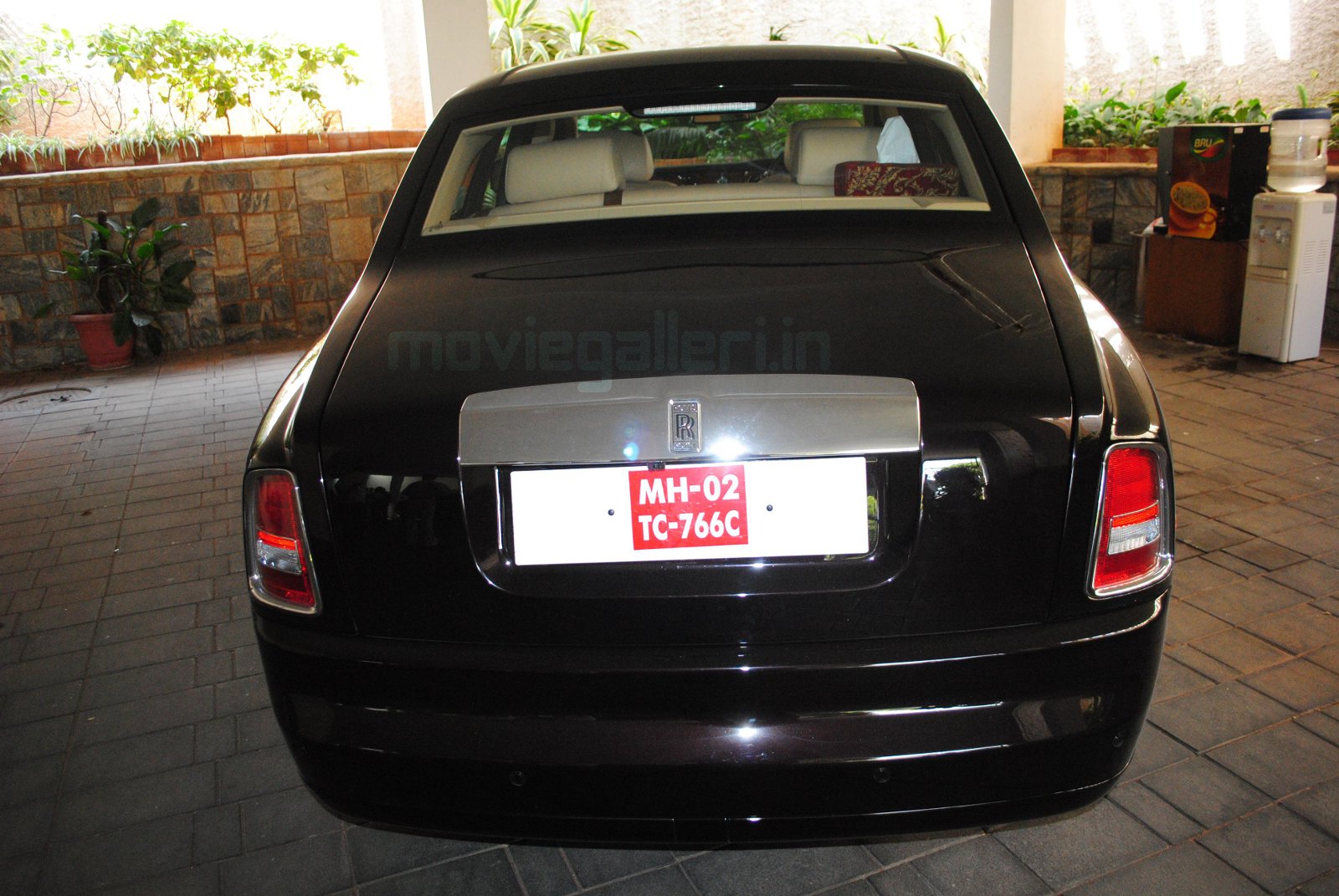 test: Chiranjeevi New Rolls Royce Car Pics, Rolls Royce Pantom Car Images