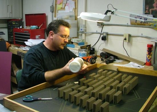 Entremundos: Mark Langan - Arte com papelão