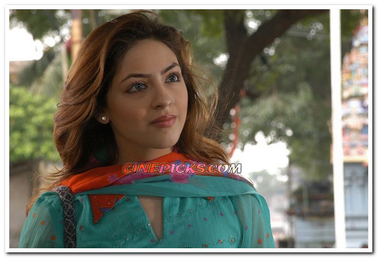 Kingdom of Photo Albums: Actress Aashitha photos