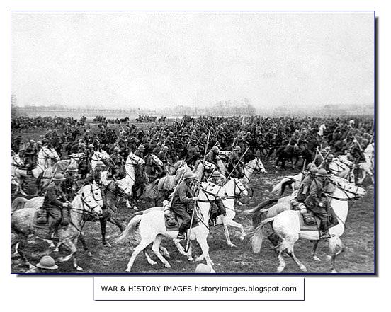 HISTORY IN IMAGES: Pictures Of War, History , WW2: Germany Invades ...