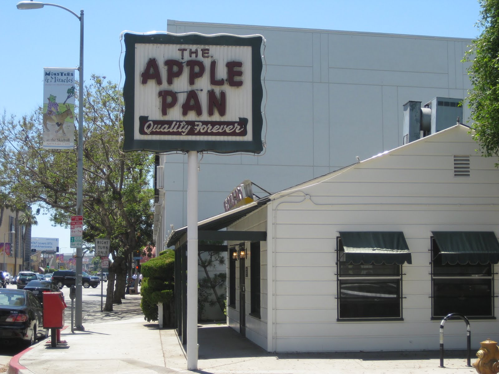 The Savory Hunter: Apple Pan: Classic Burgers