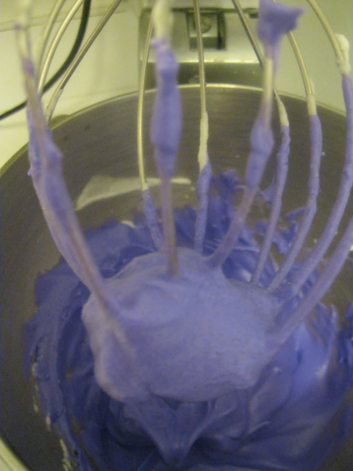 The District Chocoholic: Vanilla-Lavender Macarons: Step Away from the ...