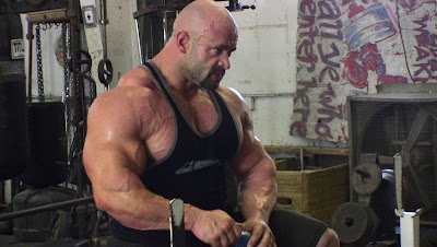 Muscle Lover: Massive Branch Warren at gym