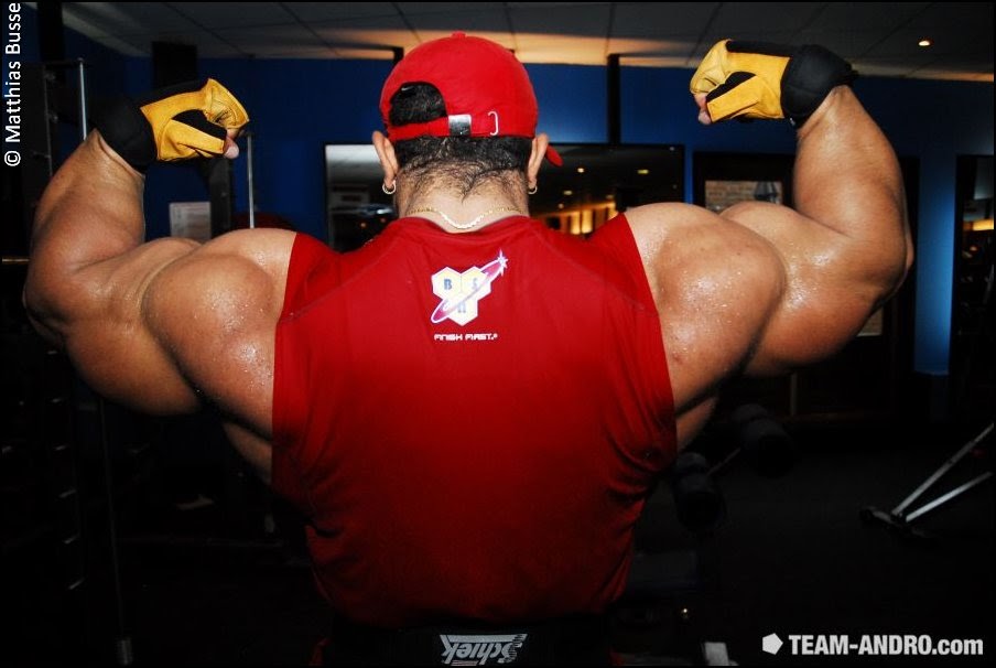 Muscle Lover: More of the muscle monster Roelly Winklaar!