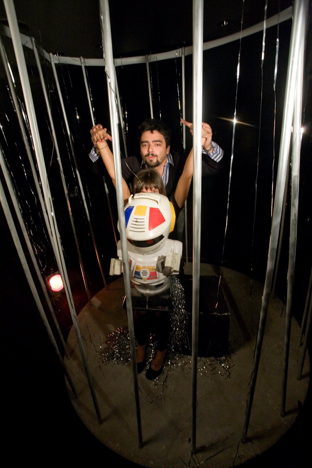 CommeCi CommeCa: cage dancing!