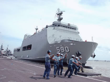 TUGU IRENG: MAKASSAR CLASS LPD TNI ANGKATAN LAUT