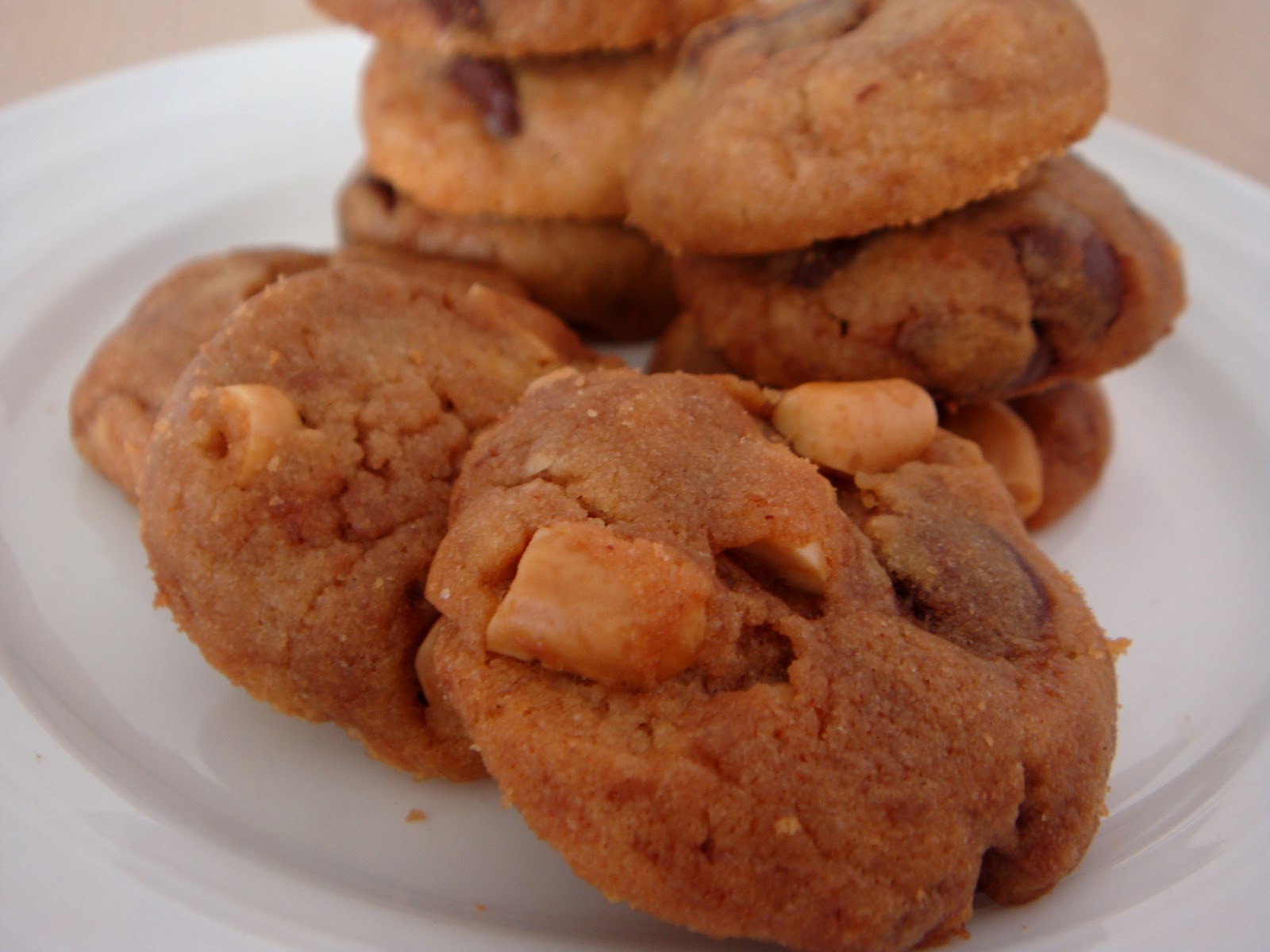 Baking Library: Bakertan's Christmas Goodies 1 - Two Cookies and a Log Cake