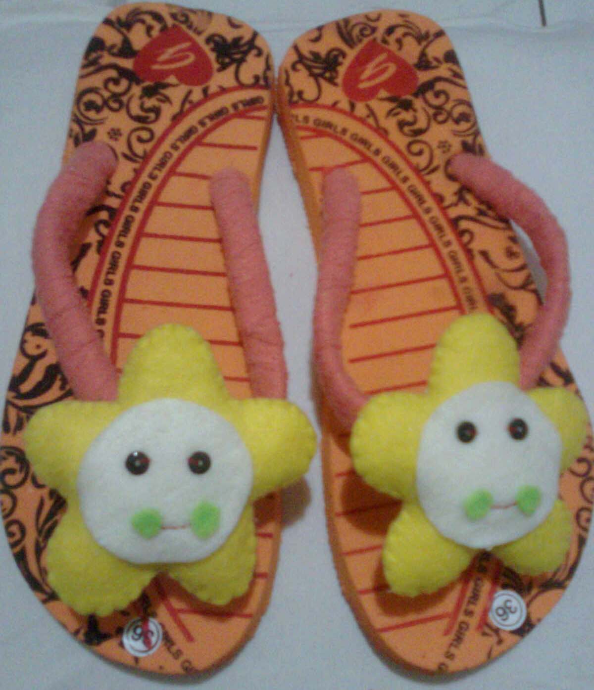 usaha kami, sandal boneka karakter: SANDAL SPON MOTIF BONEKA KARAKTER