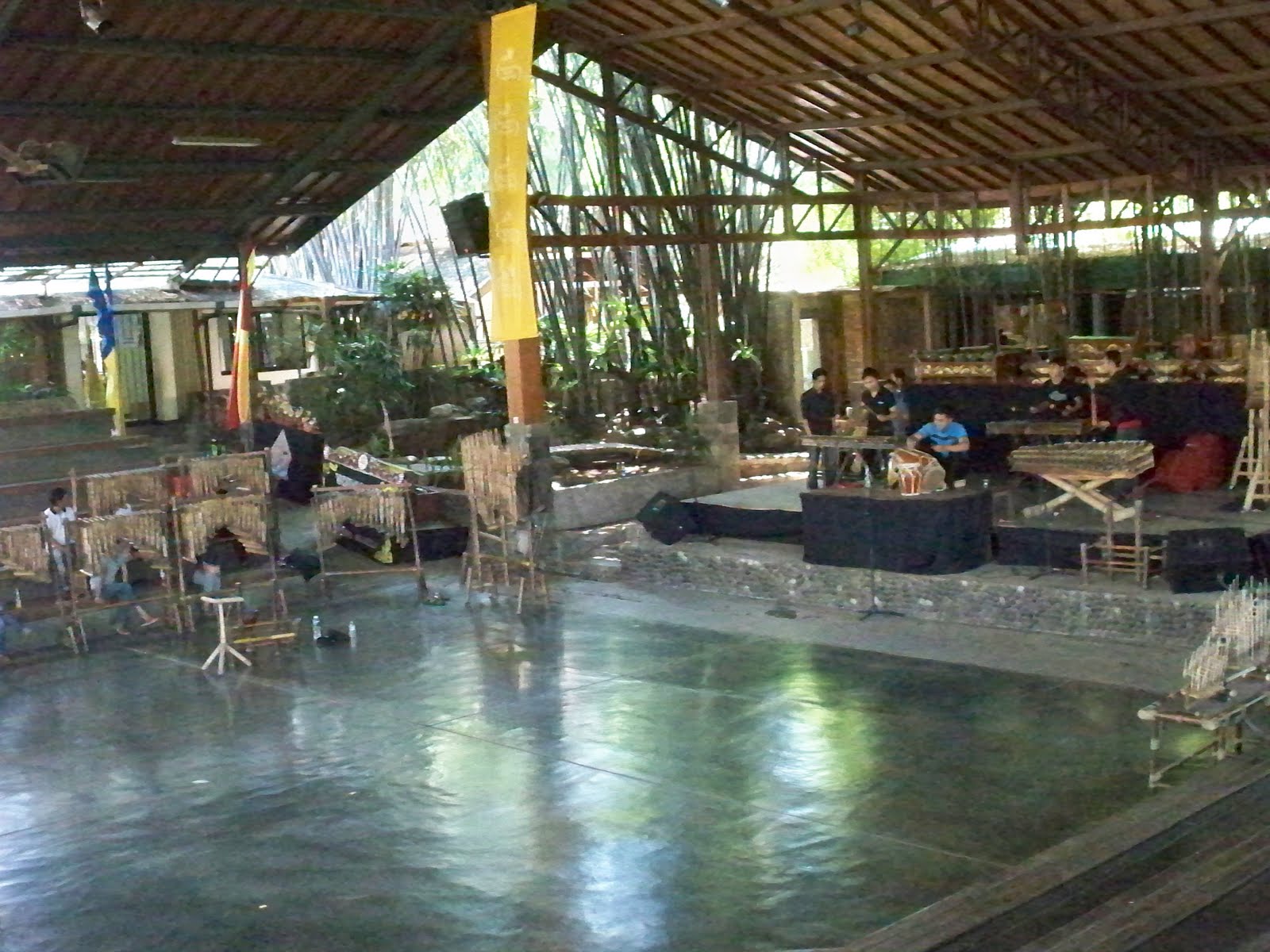 Seni Budaya Sunda Saung Angklung Udjo - Bandung ~ WISATA ALAM