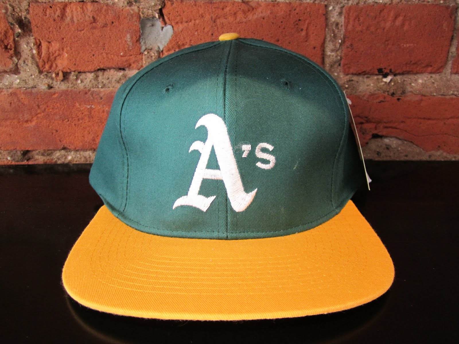 FLAT SPOT SKATE SHOP: VINTAGE SNAPBACKS HATS......