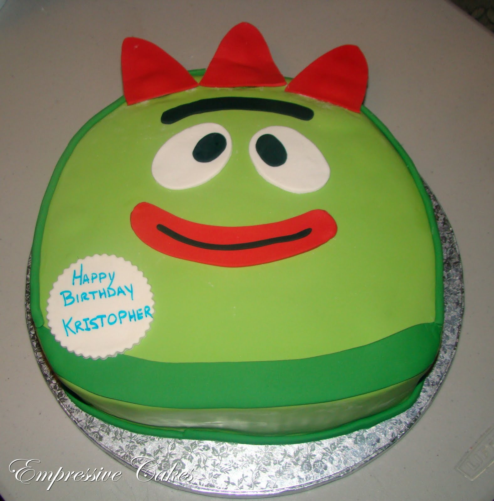 Empressive Cakes: Yo Gabba Gabba Brobee Cake