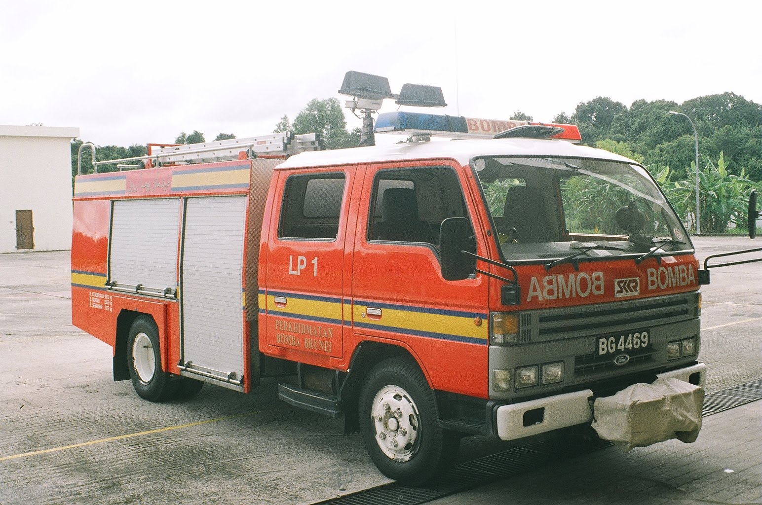 Brunei Fire&Rescue Department Appliances: Ford Trader/SK Fire Light ...