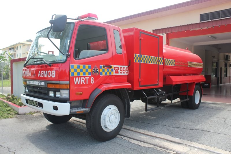 Brunei Fire&Rescue Department Appliances: 2010 Mitsubishi 617D Water ...