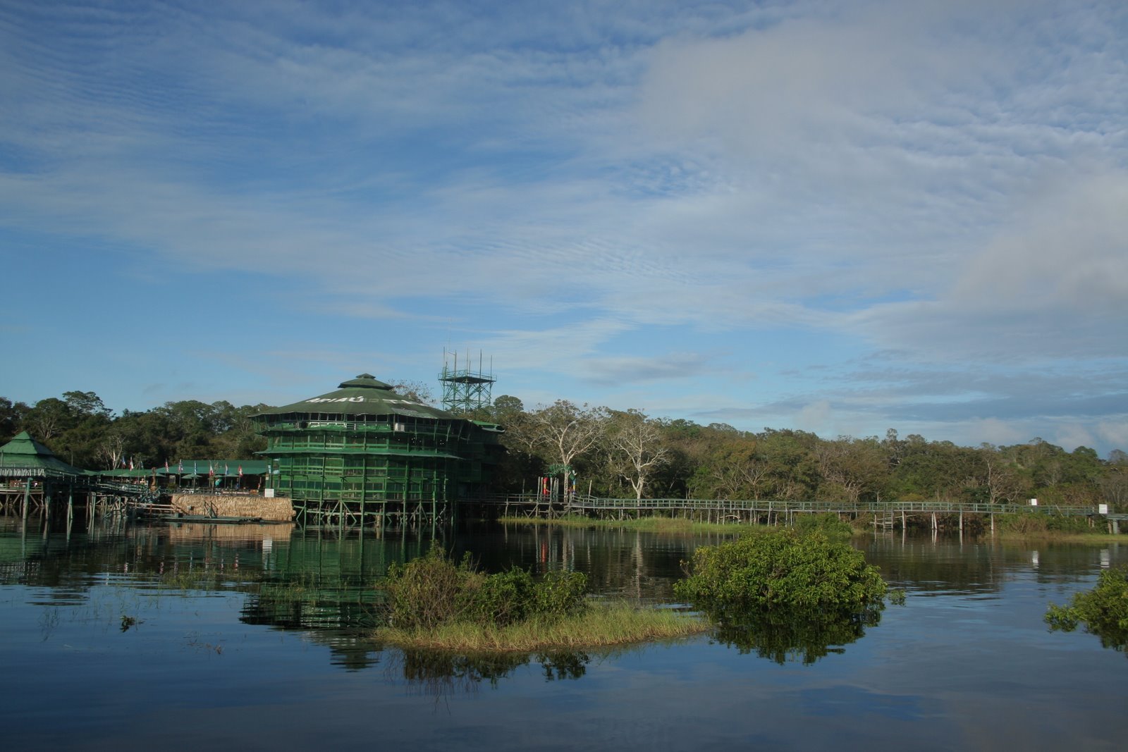 Somewhere over the blue globe: Ariau Amazon Towers Hotel