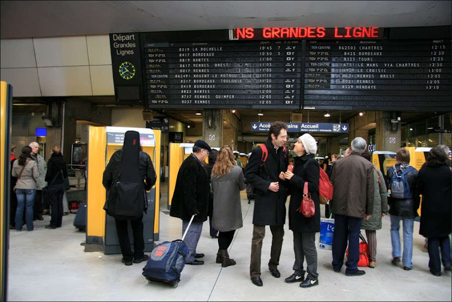 CERGIPONTIN: Paris 14ème : les pas perdus de la Gare Montparnasse