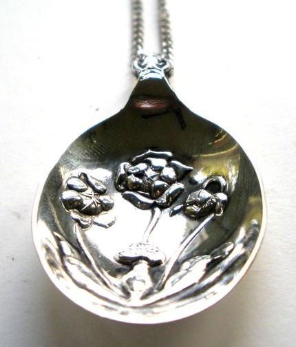 PlumbPretty: Free tutorial! How to make spoon pendant jewelry.