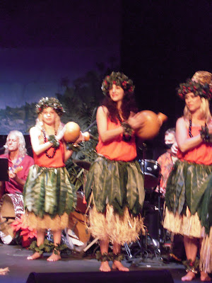 crazy little thing called life: Rachel and Mickey's Christmas Hula Show