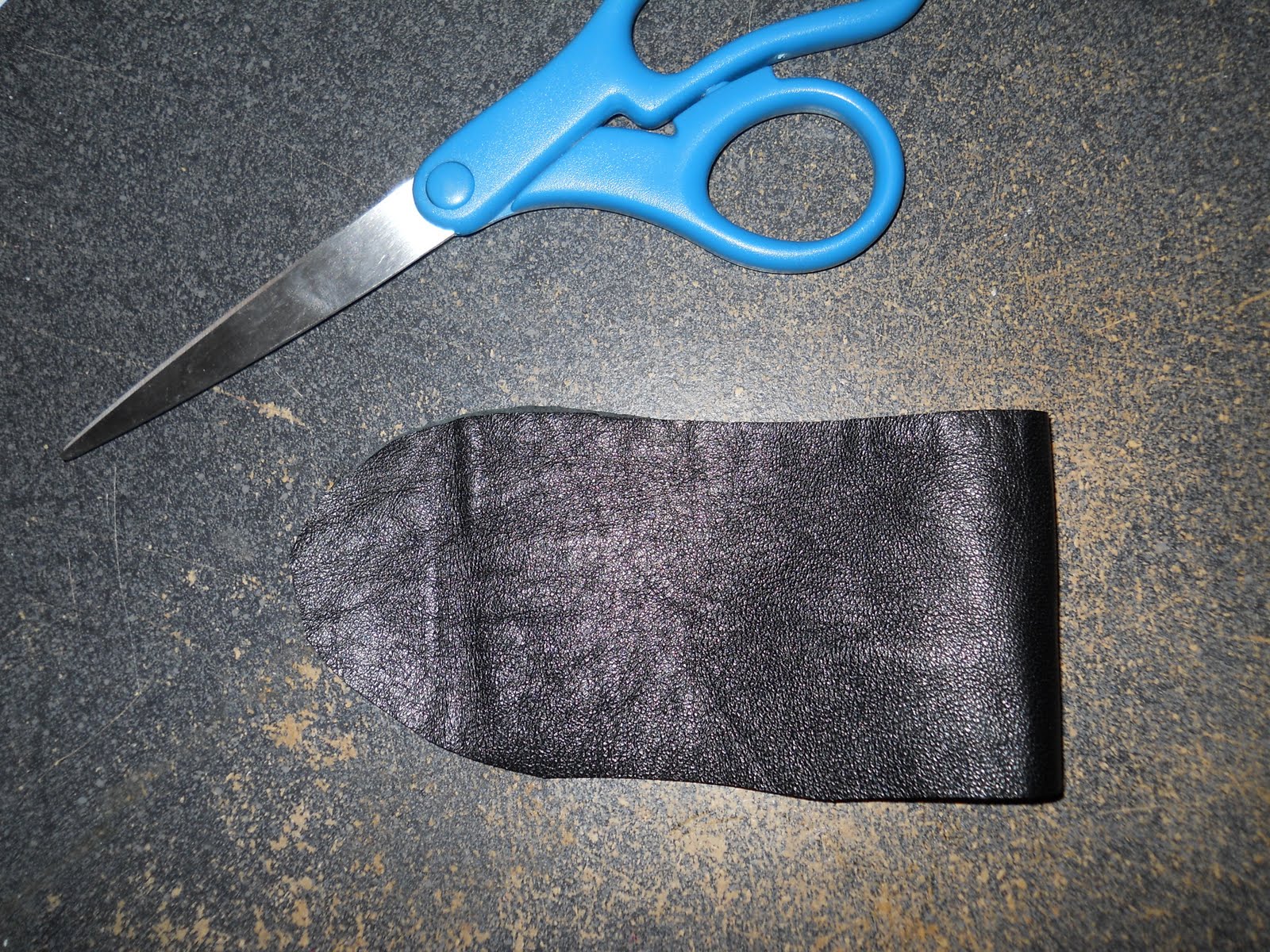 La Bouilloire Noire: DiY Leather Cuff
