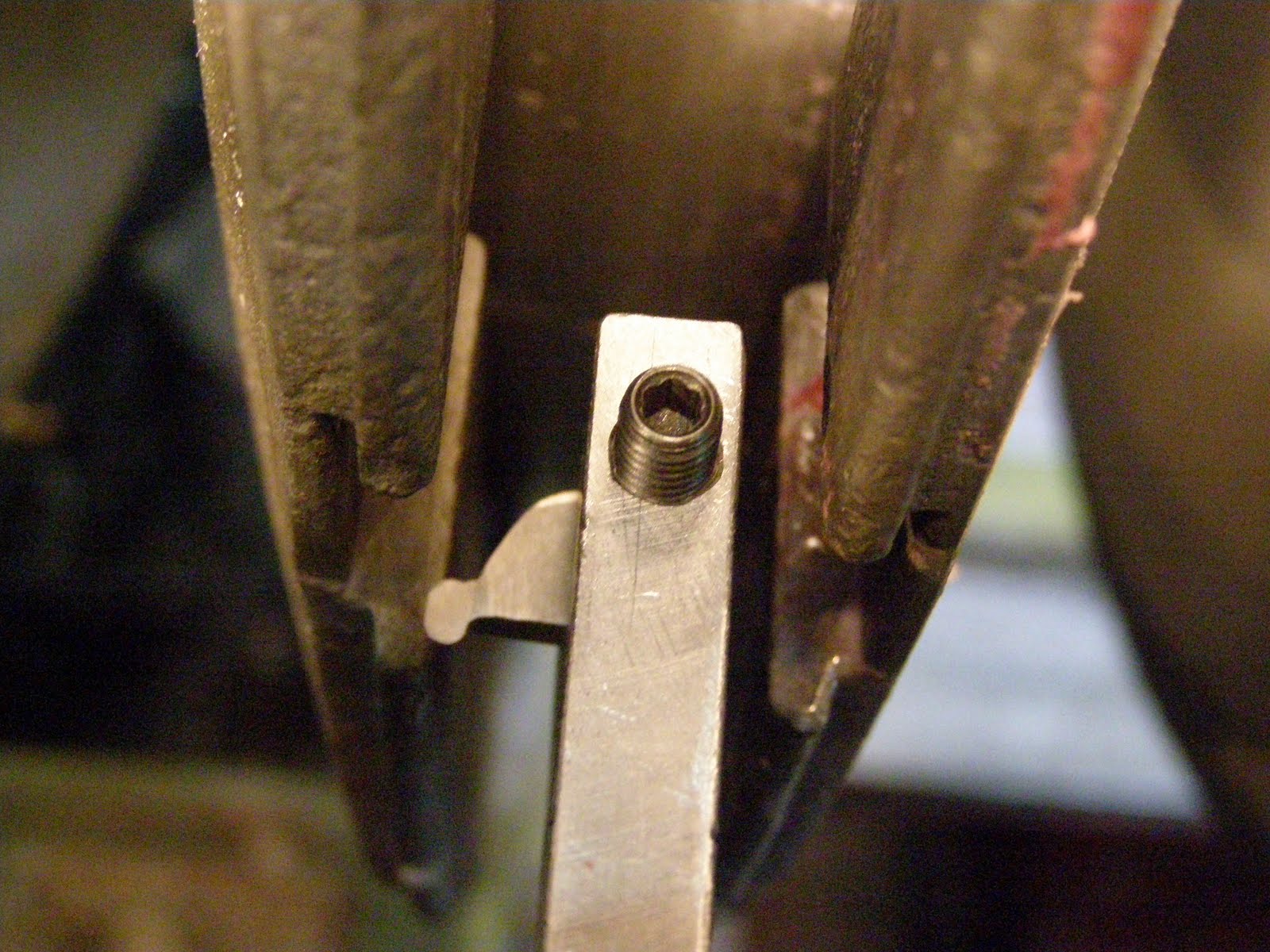 steam turbines repair: The blade groove crack removal