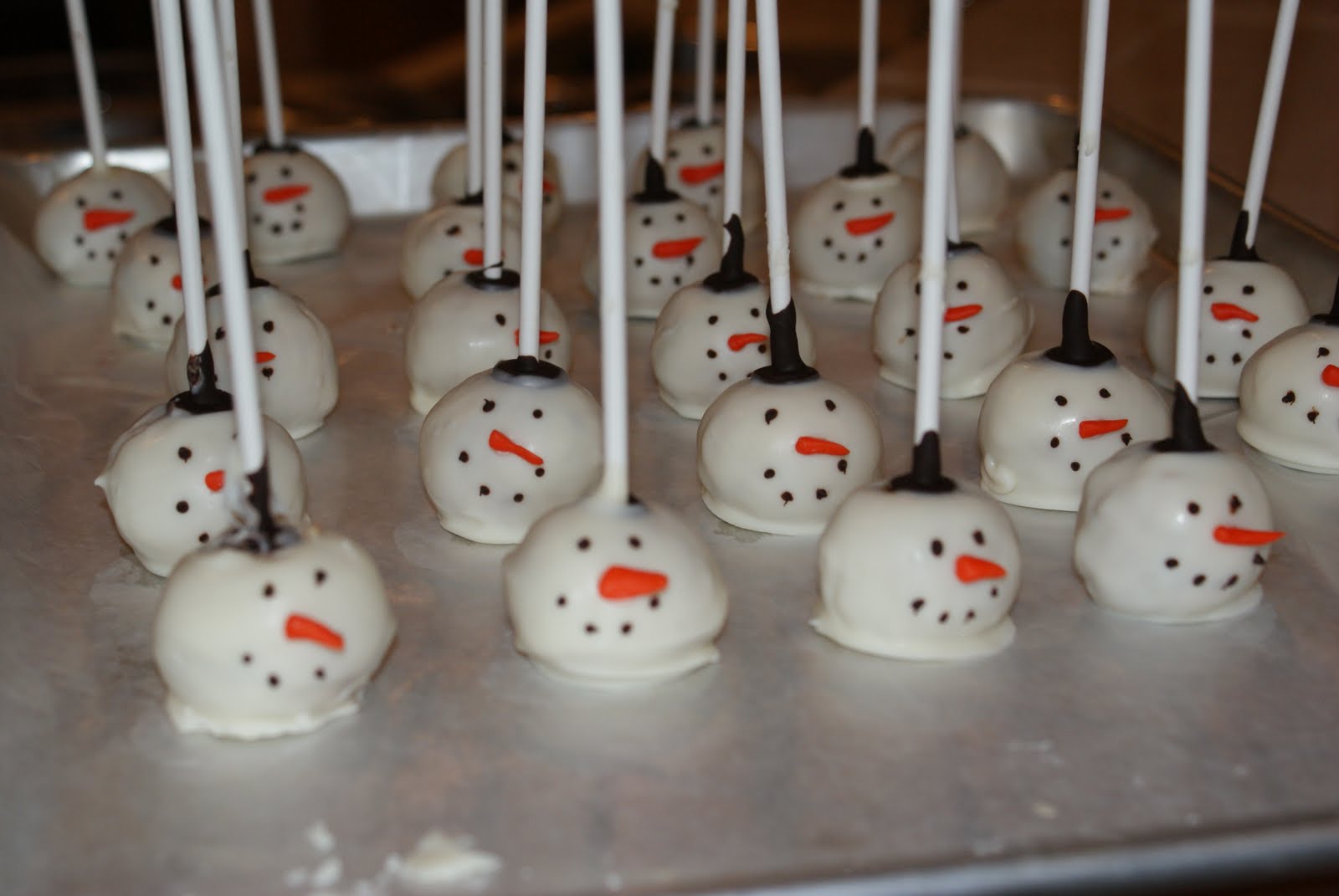 by tkg: Snowman Cake Pops