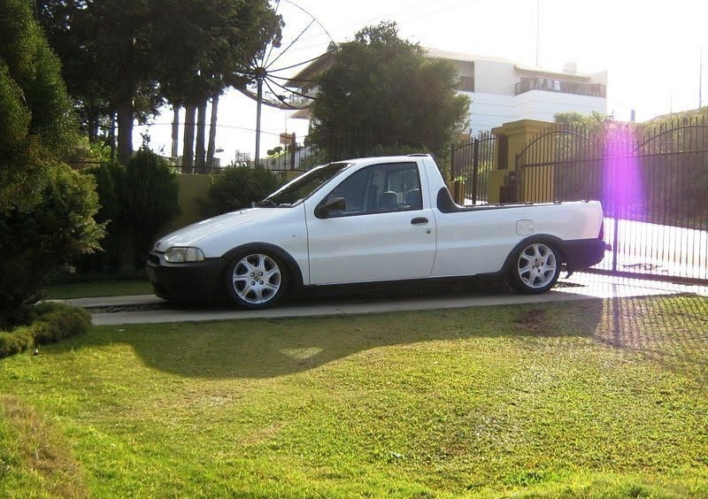 Planeta Automotivo: Fiat Strada com rodas e Rebaixadas