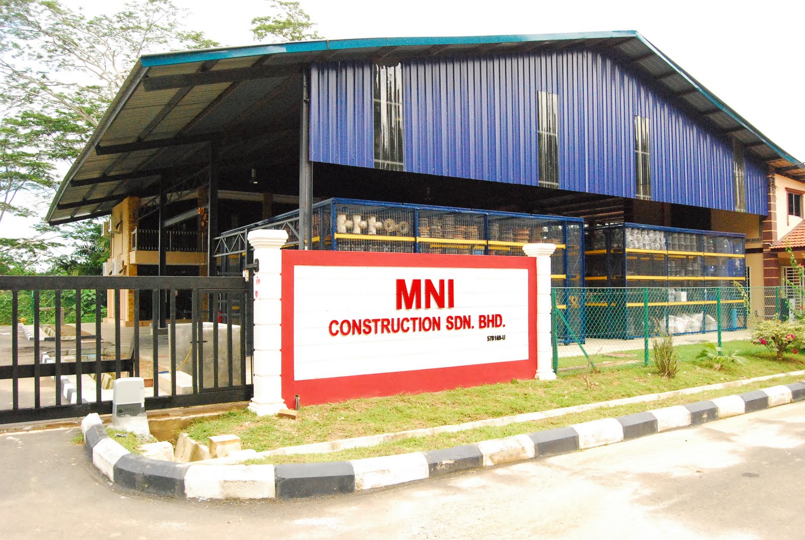 MNI CONSTRUCTION SDN BHD: GAMBAR2 & PELAN PUSAT LATIHAN MNIC