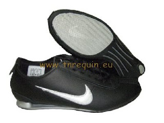 nike chaussures: Nike Shox R2 Trainer pour Homme en Noir