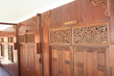 STUDIO UKIRAN KAYU HALUS