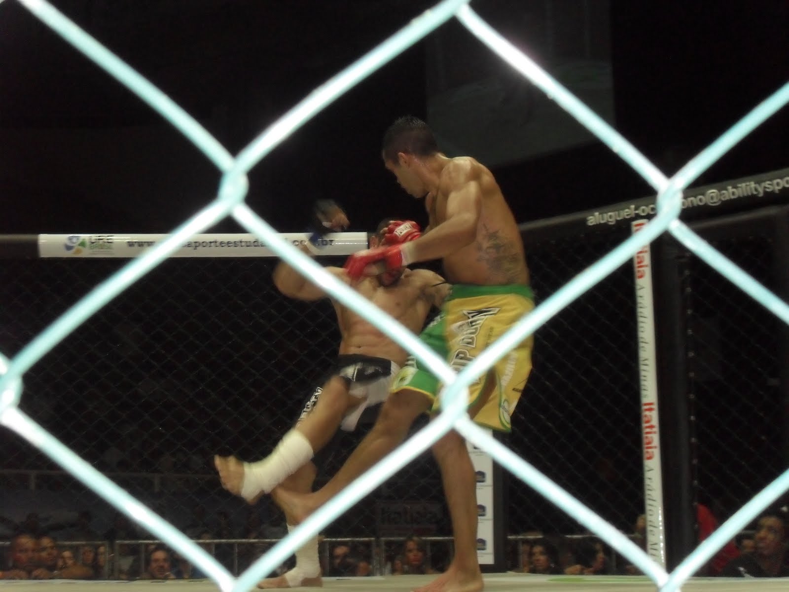 Ely Kickboxing MMA/BH: Thiago Michel abate Felipe Olivieri!