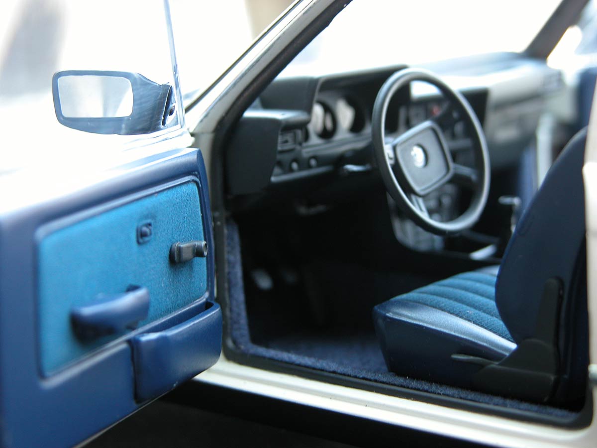 Coffin班長的自強活動: BMW 323i E21 Alpine white 1:18 AutoArt