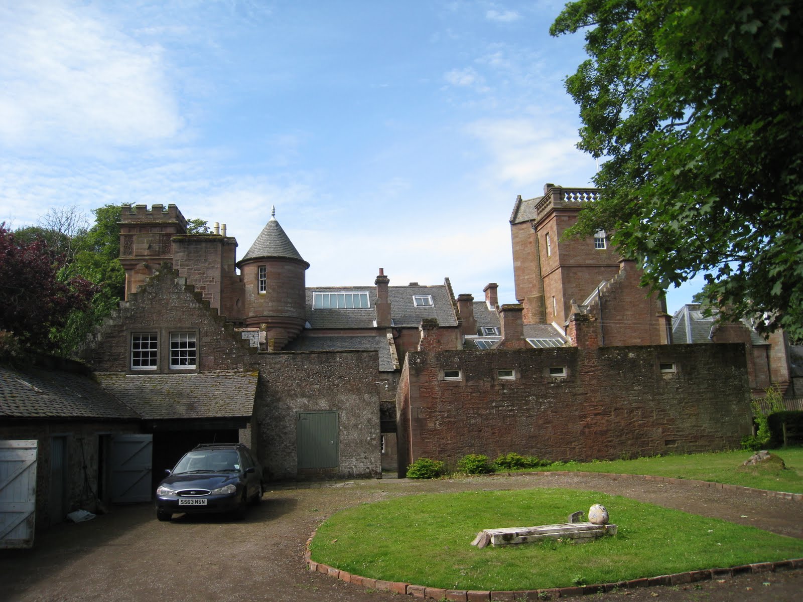 Adventures in the Land of Oatmeal and Argyle: Hospitalfield House Weekend