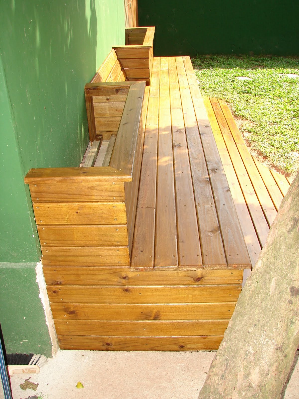 Mini deck e bancos na Tapera