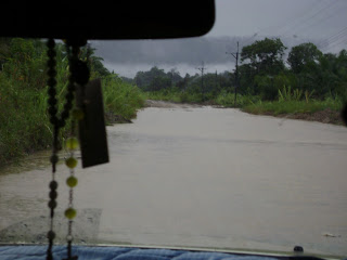 Kehidupan Di Pedalaman Baram: Jalan Lapok Di Musim Banjir
