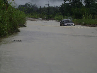 Kehidupan Di Pedalaman Baram: Jalan Lapok Di Musim Banjir