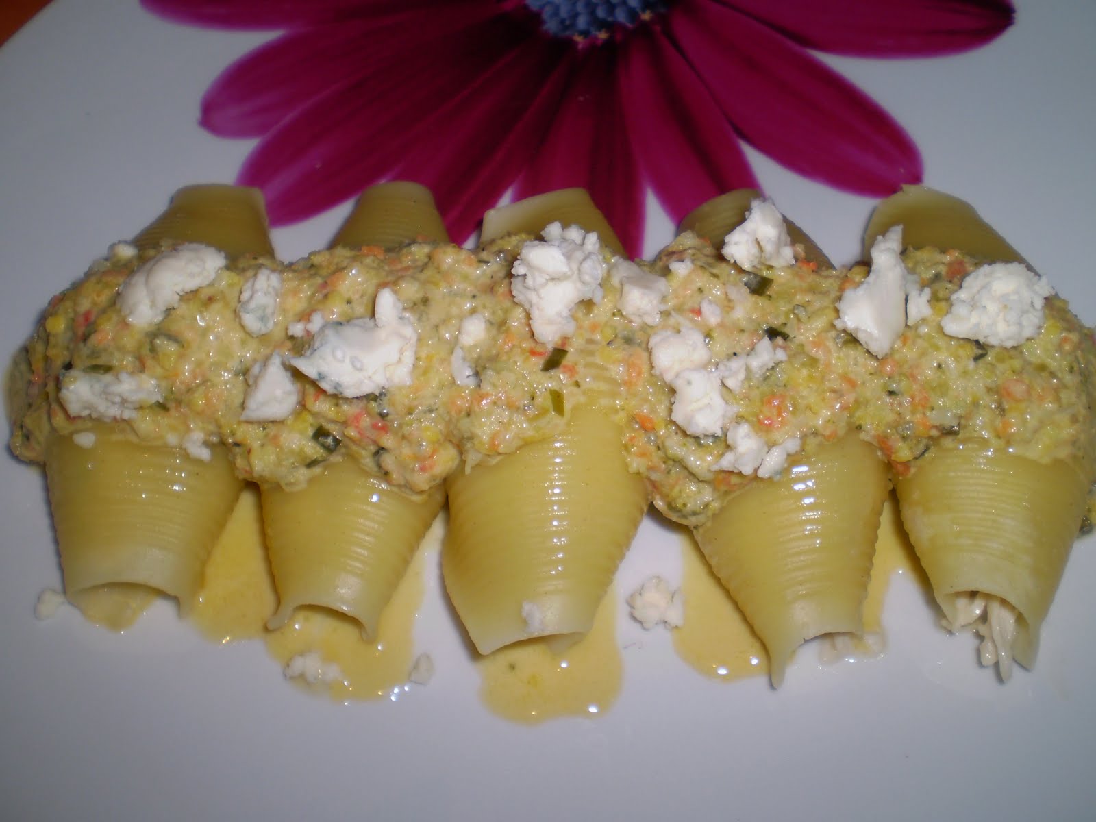 Sazón del corazón: Conchas rellenas de pollo al Roquefort