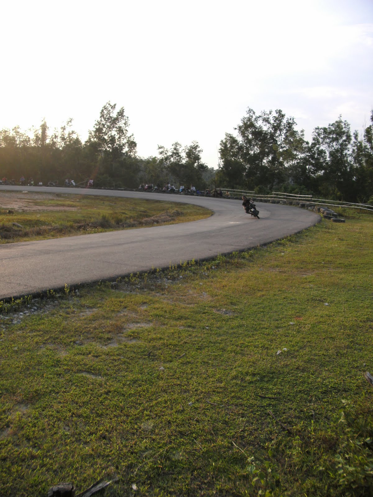 Sirkuit Road Race Kawasan Wisata Kandi, "Latihan Balap Motor Tanpa ...